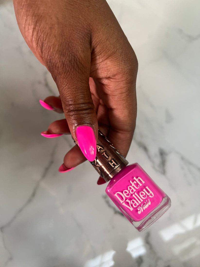 CANOODLING – Death Valley Nails